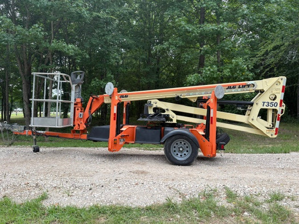 USED TOWABLE BOOM LIFTS
