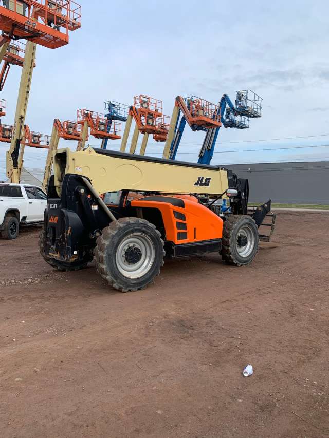 2017 JLG 1055 - aerialtitans