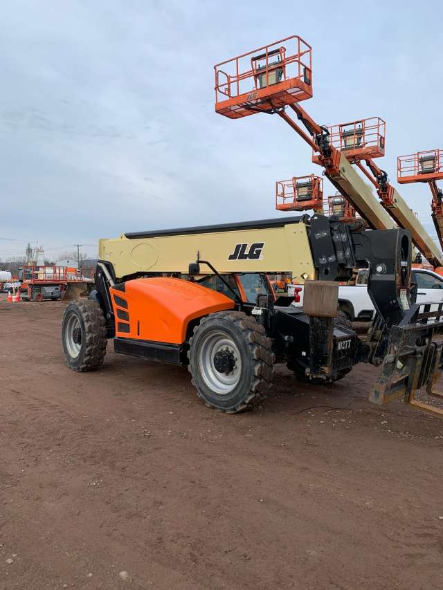 2017 JLG 1055 - aerialtitans