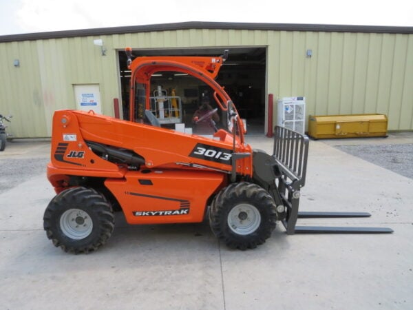NEW 2025 SKYTRAK 3013 Telehandler Forklift | Aerial Titans