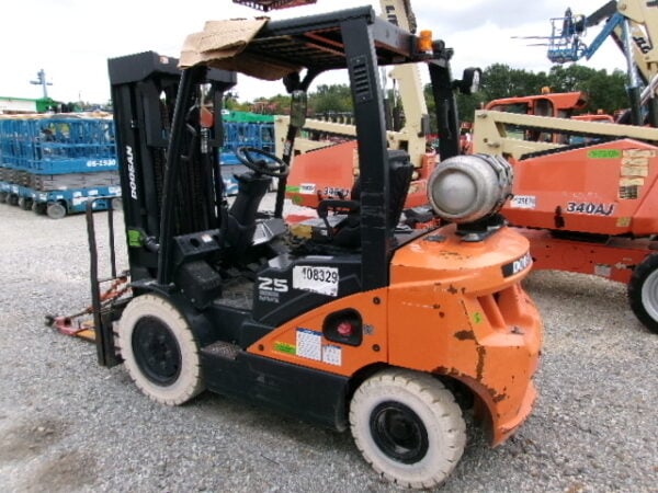 2018 DOOSAN G25E-7 – Used Bobcat Forklift | Aerial Titans